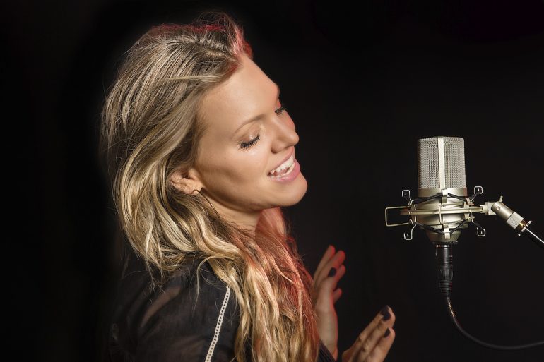 Roswell Mini K-47 Microphone Review & Giveaway - Produce Like A Pro