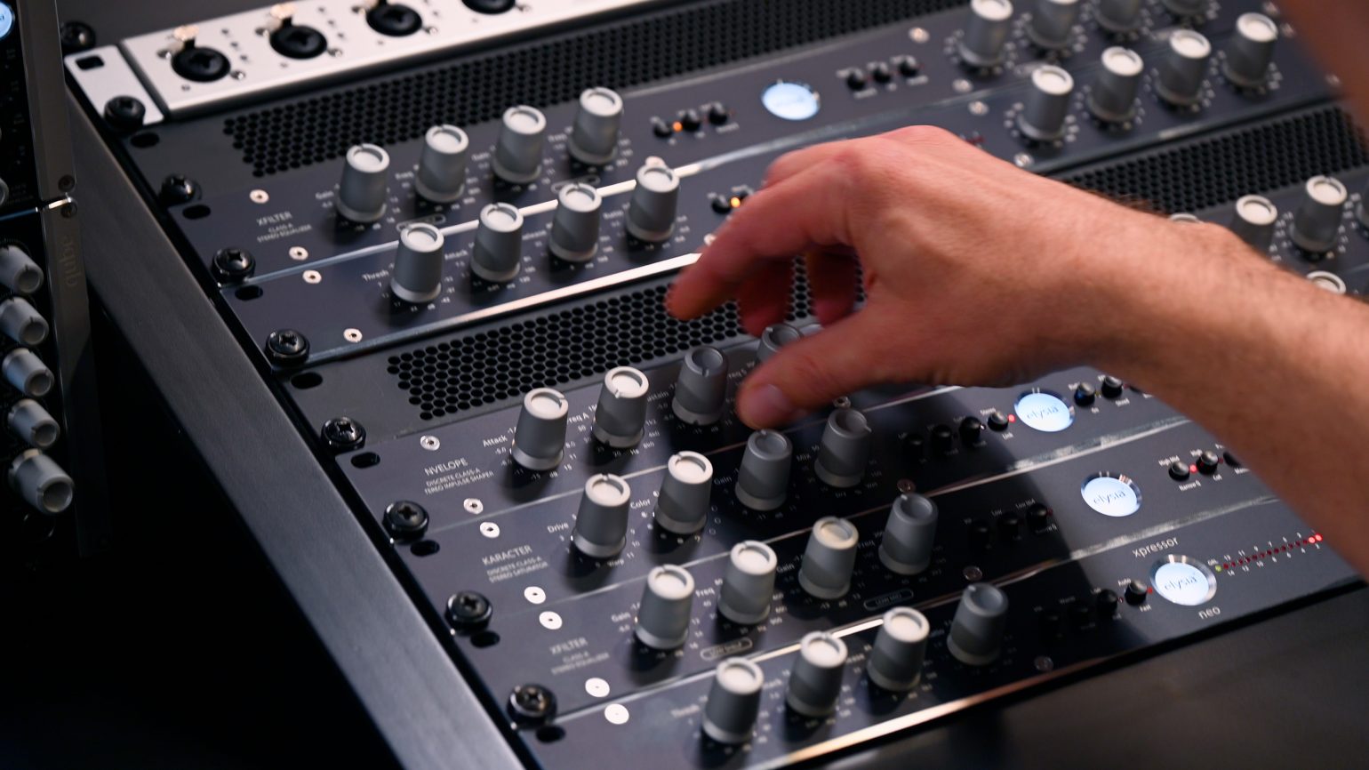 Mixing At Elysia: Unlocking the Power of Hybrid Mixing Techniques ...